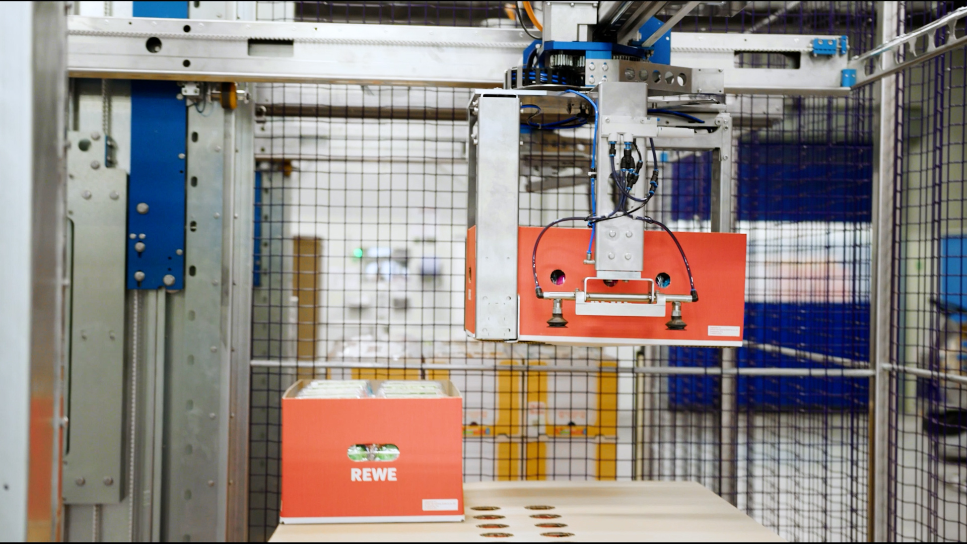 Case Palletizer 300 |用于蛋箱的紧凑型机器人码垛机 | Sanovo Technology