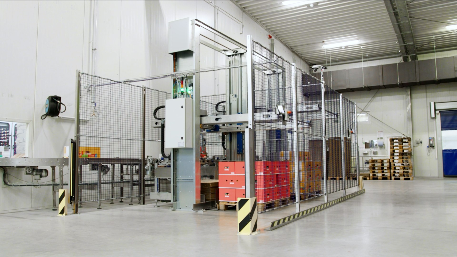 Case Palletizer 300 | Compact Robotic Palletizer for Egg Boxes | Sanovo ...